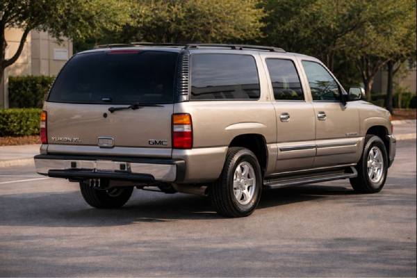 GMC Yukon XL (GMT800) RWD LM7 5.3 l / 295 hp / 2000 / 2001 / 2002 ...