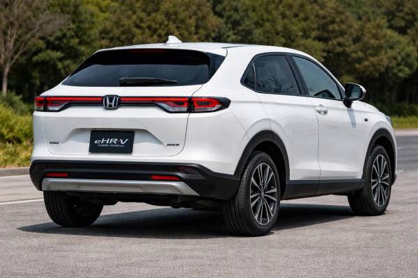 Honda HR-V e:HEV (RV5) 1.5 l / 131 hp / 2021 / 2022 / 2023 : Specs ...